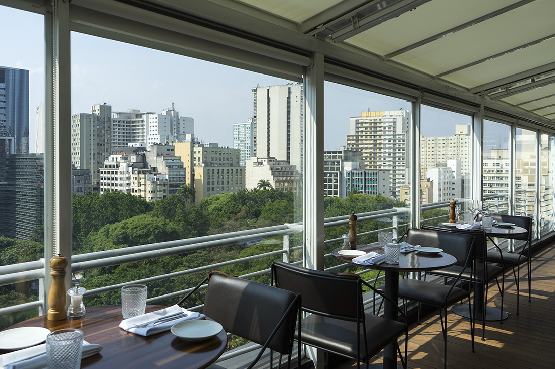 Esther Rooftop: Comida de bistrô e terraço com vista na melhor parte do ...