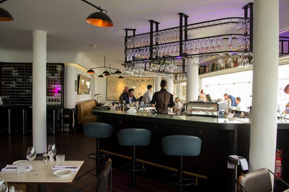 Esther Rooftop: Comida de bistrô e terraço com vista na melhor parte do ...